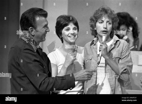 File Photo Cindy Williams Has Passed Away Dennis James Cindy