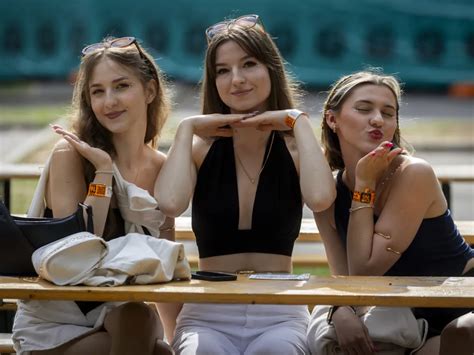 Dögös Csajok Nagy Bulik Tomboló Tömegek Képeken A Campus Fesztivál Origo