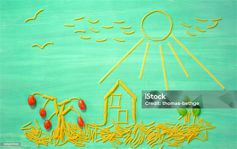 파스타와 이탈리아 음식 개념 다양한 파스타 토마토 바질로 만든 풍경의 평평한 배치 무료 복사 공간 개념에 대한 스톡 사진 및 기타 이미지 Istock