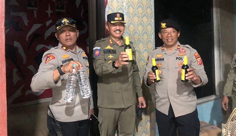 Gelar Razia Miras Polres Garut Dan Satpol Pp Sita Ribuan Botol Merk