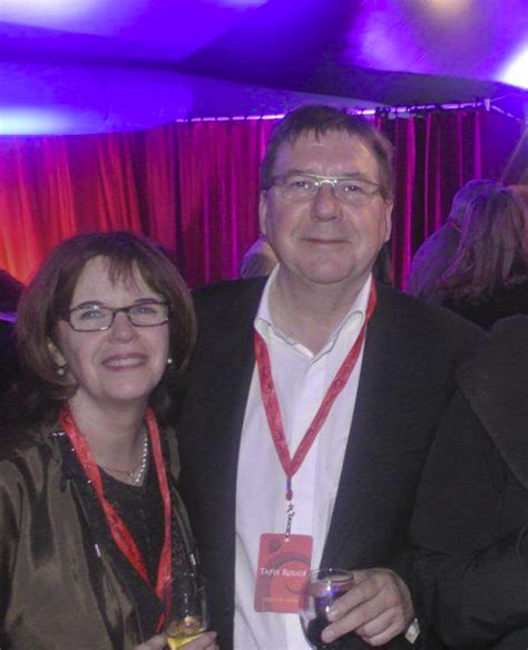 R My Girard C L Bre Ans D Amour Avec Sa Conjointe Et Voici Deux