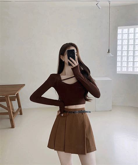 쫀쫀핏 고퀄 원단 스트랩 하트 스퀘어넥 긴팔 크롭티 에이블리