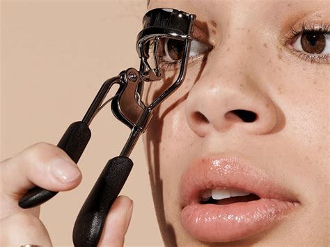 Tips On How To Use An Eyelash Curler