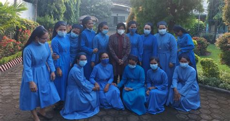 Mensos Tri Rismaharini Menginap Di Biara Suster Prr Lebao Katolikpedia Id