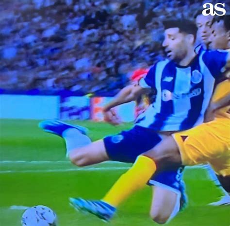 عکس‌ فریم به فریم با پنالتی سوخته طارمی مقابل بارسا خبرآنلاین