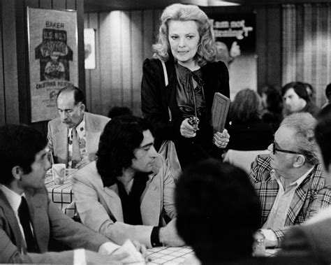 Gloria 1980 Gena Rowlands Holds Gun On Men At Table 11x17 Poster