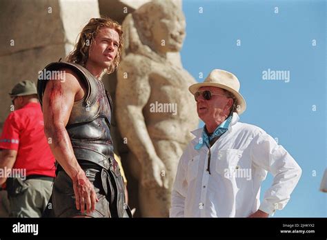 BRAD PITT, WOLFGANG PETERSEN, TROY, 2004 Stock Photo - Alamy