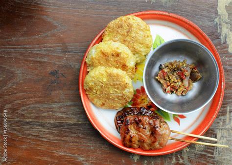 Khao Jee Sticky Rice With Egg And Grilled Pork And Spicy Suace For Thai