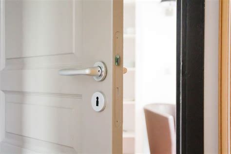 How To Fix A Door That Won T Stay Open Or Closed