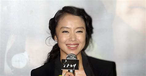 하녀 전도연 남편 연기에 집중하게 배려해준다