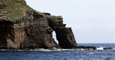 독도 동도 독립문 바위