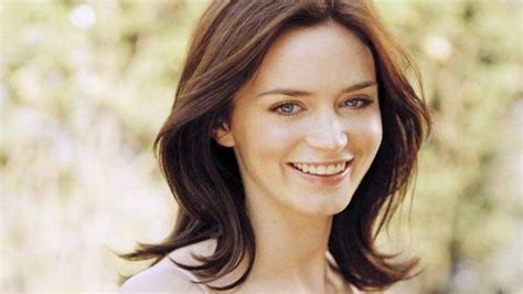 30+ Celebrities with Veneers | Antlara Dental