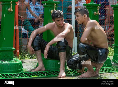 Turkish Oil Wrestling Festival Fotos Und Bildmaterial In Hoher