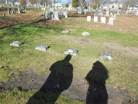 Visiting Lizzie Bordens Grave Oak Grove Cemetery Fall River