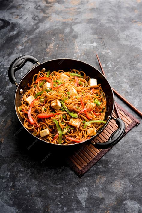 Premium Photo Schezwan Hakka Noodles With Paneer Or Cottage Cheese