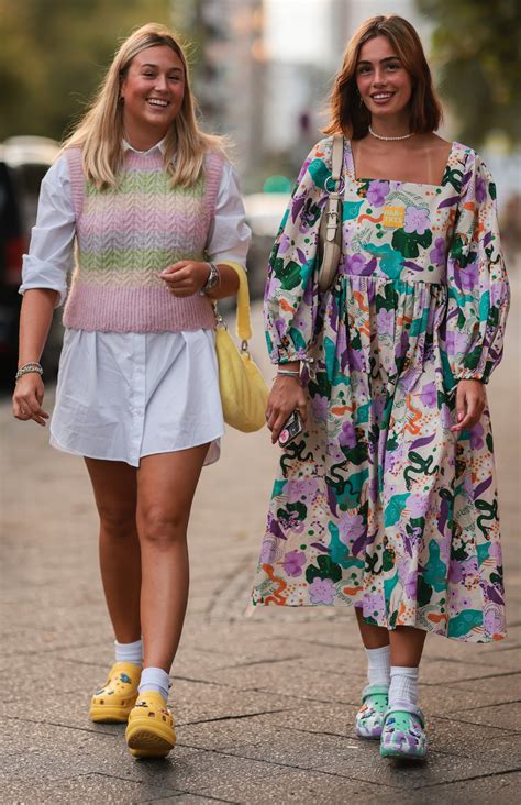 15 Outfit Ideas To Style Crocs Like A Pro How To Style Crocs Styling