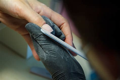 매니큐어를 적용 하기 전에 손톱의 준비를 위한 근접 촬영 절차 건강한 생활방식에 대한 스톡 사진 및 기타 이미지 건강한 생활