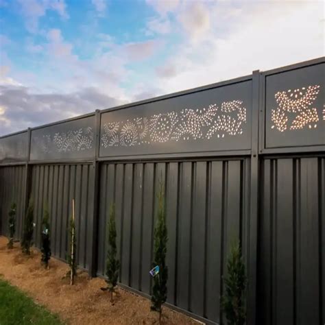 20 Creative Fence Toppers To Enhance Curb Appeal And Outdoor Privacy