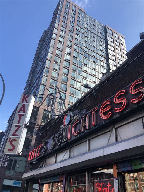 10 Best Restaurants And Places To Eat In New York City
