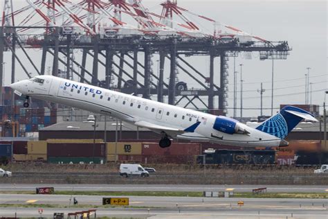 Faa Investigating United Airlines Bombardier Crj550 Depressurization