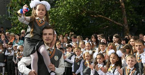 Определены даты последних звонков и выпускных в российских школах Новости Mail