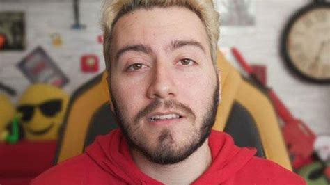 Enes Batur Kimdir Kaç Yaşında