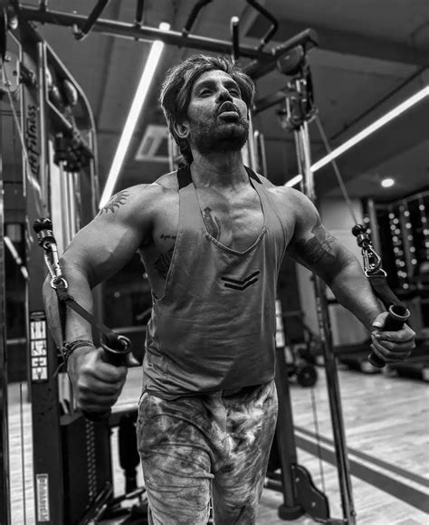 Yashovardhan Birla From Tragedy To Triumph Leading The Rs 3000 Crore