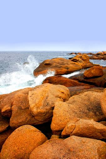 코트 드 화강암 장미 또는 핑크 화강암 해안은 프랑스 북부 브리타니의 코트 도르마르 출발지의 해안선입니다 0명에 대한 스톡 사진 및 기타 이미지 Istock