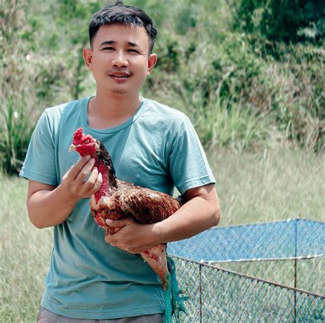 ស៊ុម គជសីហ៍ បងៗនៅឆ្ងាយៗ កុំភ័យផ្ញើរ១ថ្ងៃដល់ៗទេ Facebook