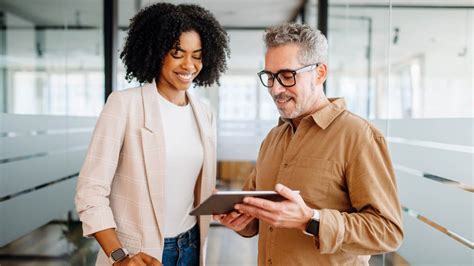 Womans Job Starts A Program Where Lower Level Workers Mentor Executives Yourtango