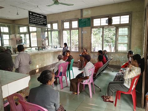 ဟုမ္မလင်းမြို့၌မြန်မာ့စီးပွားရေးဘဏ်မှ အငြိမ်းစားဝန်ထမ်းများ၏ ပင်စင်လစာမ