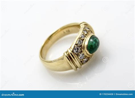 Los Diamantes De Bruja De Oro Y La Gema Verde Foto De Archivo Imagen