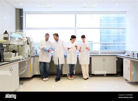 HPLC MS High Performance Liquid Chromatography Mass Spectrometry Analysis Lab Research