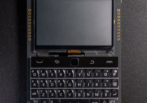 The Beepberry Is A Cross Between A Blackberry A Raspberry Pi And A Calculator Techspot