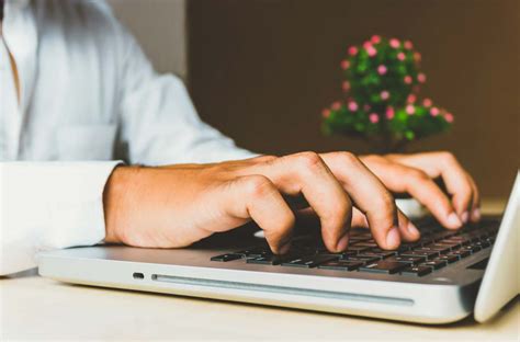 Keyboard में F और J बटन पर यू ही नहीं होते निशान जानें वजह Knowledge Aajtak