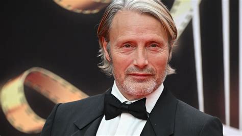 Mads Mikkelsen Vinder Europæisk Svar På Oscar Tv 2