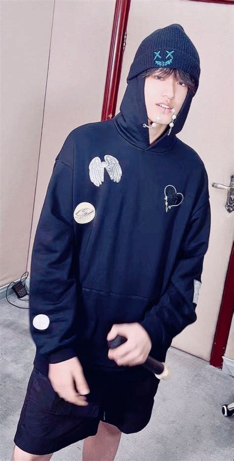 Ghim Trên Zhang Ji 张极