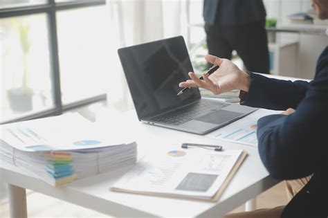 Premium Photo Business Professionals Group Of Young Confident Business People Analyzing Data