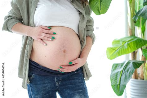 Pregnant Woman With Big Belly Advanced Pregnancy Healthy Pregnancy And
