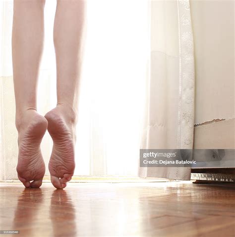 Girl Standing On Her Tiptoes Stock Foto Getty Images