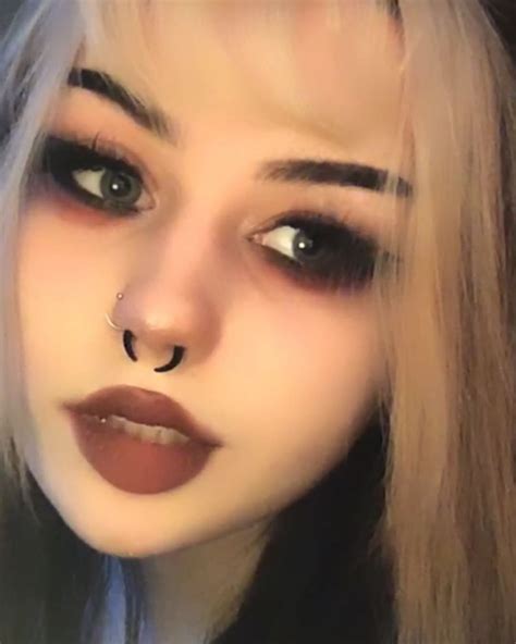 Pin By Beth On Alt Makeup Edgy Eye Makeup Edgy Makeup No Eyeliner