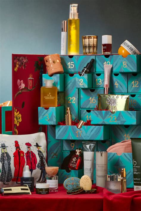 A Huge Christmas Pop Up Is Coming To Buckingham Palace