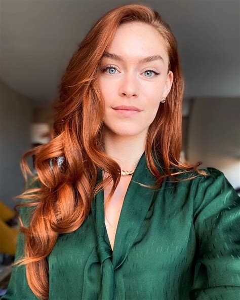 Kate Broug Scrolller