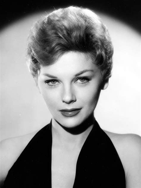 20 Glamorous Photos Of A Young And Beautiful Joanna Moore In The 1950s