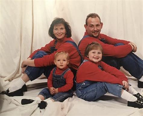 22 Awkward Photos That Are So Awkward They Might Be Considered Amazing