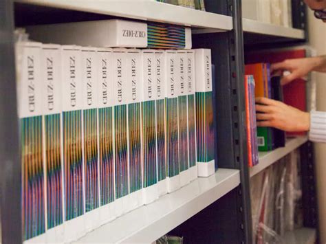 Contact Cruz Diez Official Website