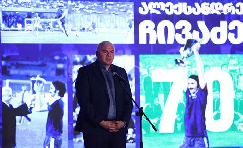 საქართველოს საქართველოს პრემიერ მინისტრმა ირაკლი კობახიძემ ლეგენდარულ ქართველ ფეხბურთელსა და