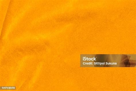 배경으로 사용된 노란색 벨벳 패브릭 질감 부드럽고 매끄러운 섬유 소재의 보라색 패브릭 배경 텍스트를 위한 공간이 있습니다 0명에 대한 스톡 사진 및 기타 이미지 Istock