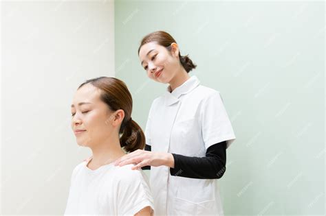 Premium Photo Massage Neck Shoulder