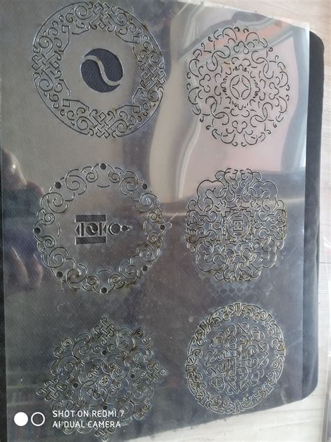 Манайхаан Сугалаанд хамрагдаж цоолбор авч байгаа нь хэдхэн Сугалаа явуулж зарж байгаа